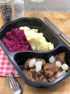 Ree peper met rode kool en aardappelpuree - Oma Jet en Tante Mina