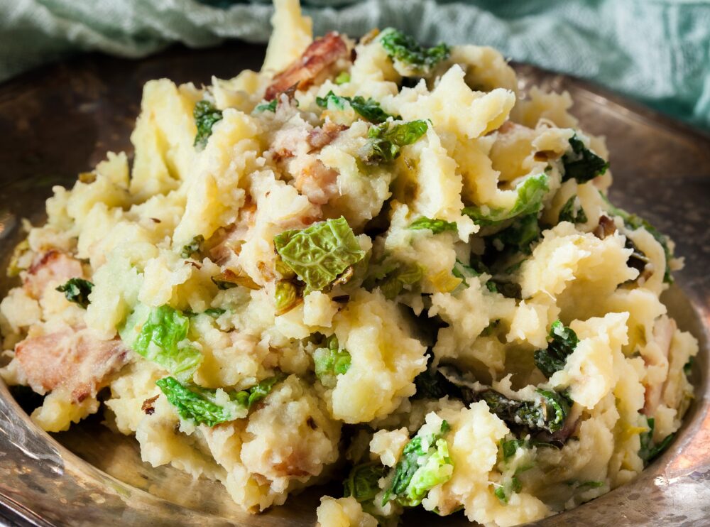 Spruitjes stamppot met spekjes, jus en tafelzuur. - Oma Jet en Tante Mina